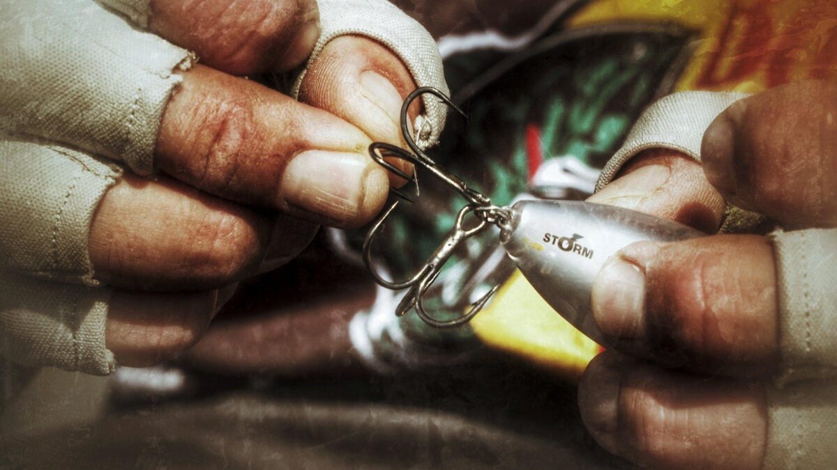 How to Change Your Treble Hooks in 30 Seconds - Wired2Fish